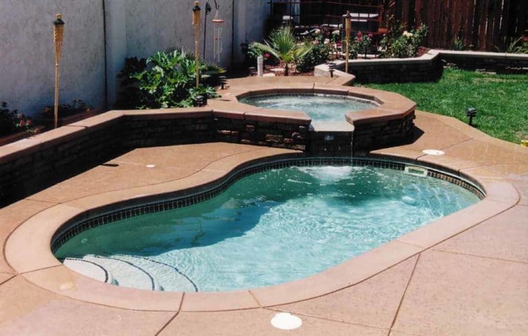 Latham Fiberglass Pools: Shapes and Finishes